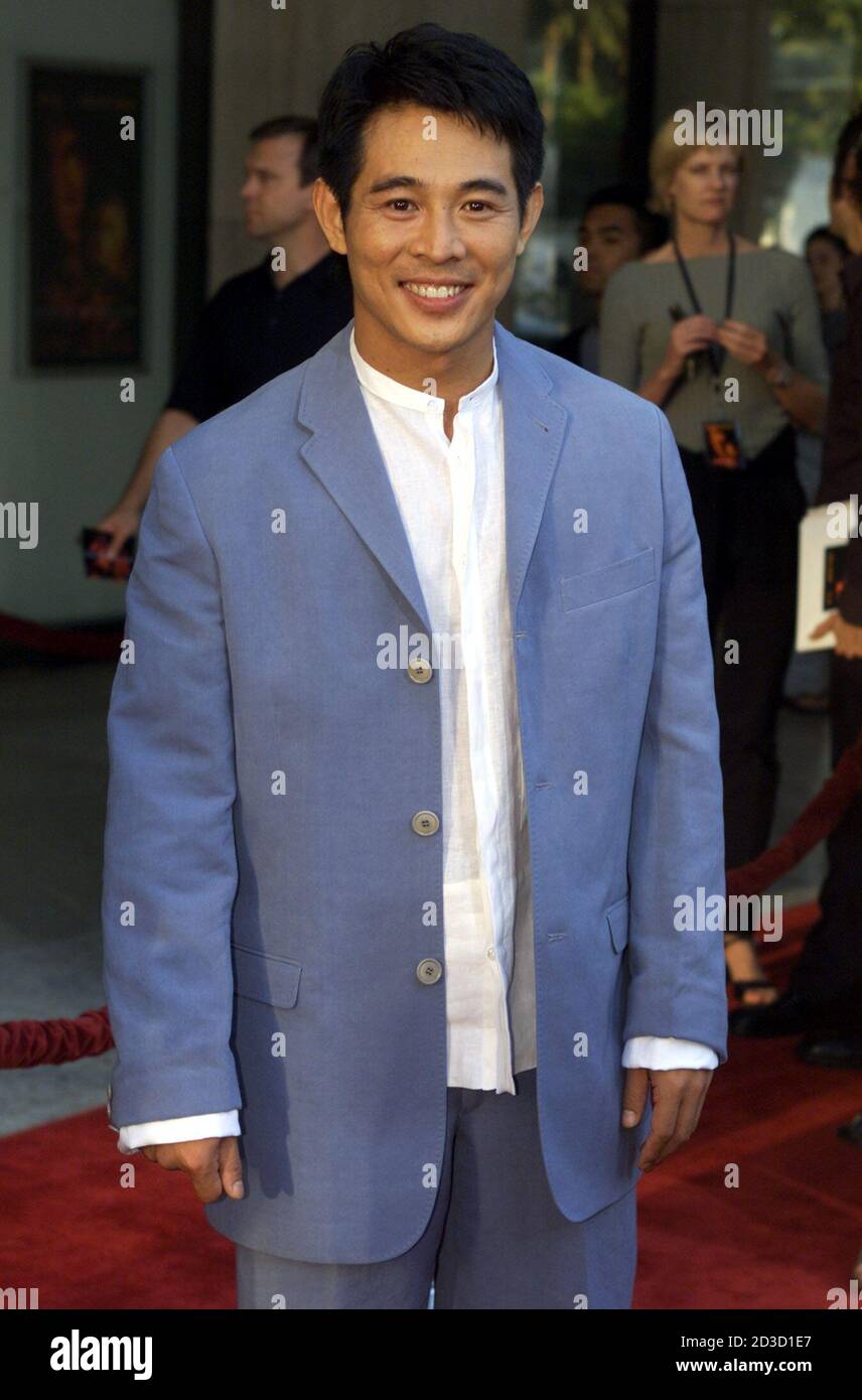 Kiss of the dragon jet li hi-res stock photography and images - Alamy