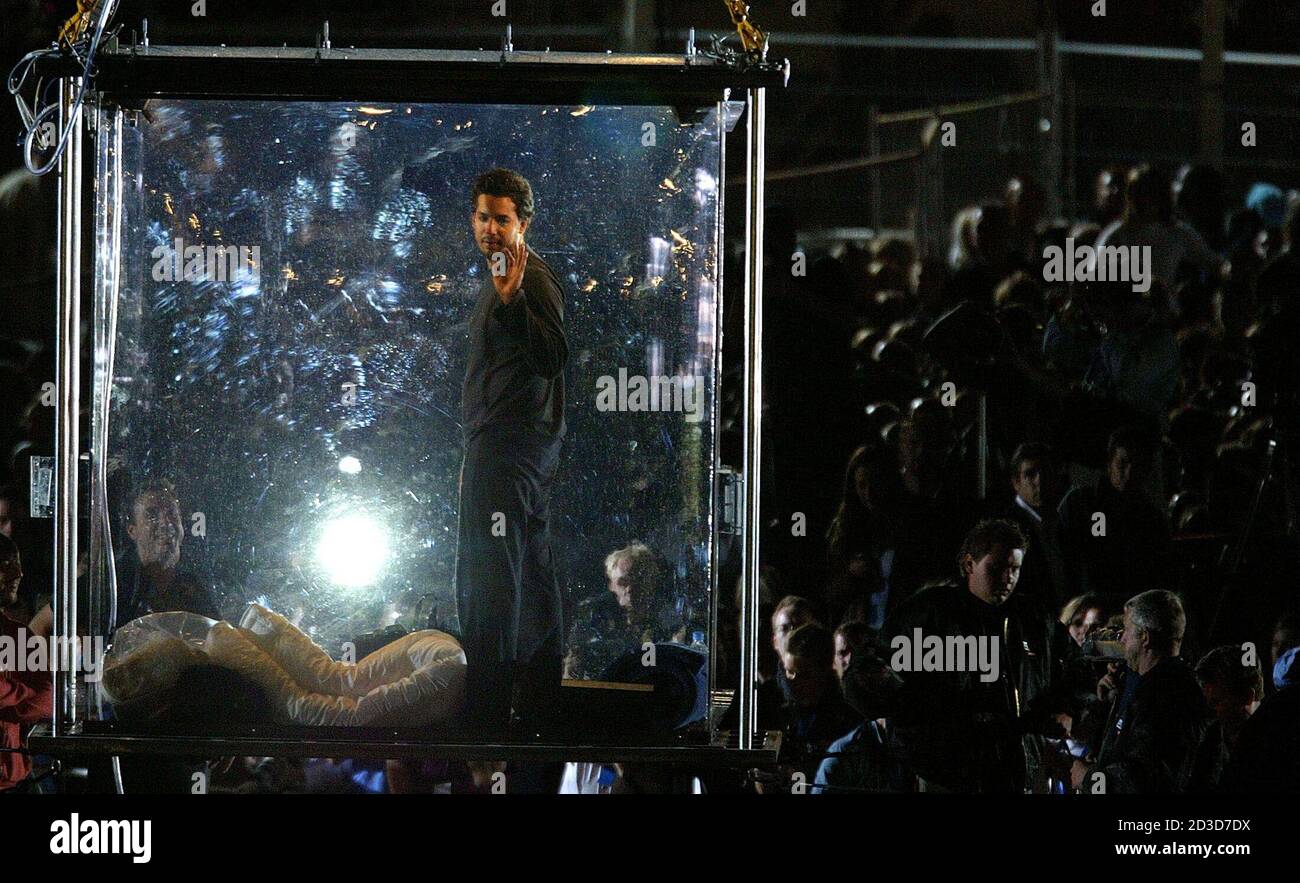 David Blaine Box High Resolution Stock Photography and Images - Alamy