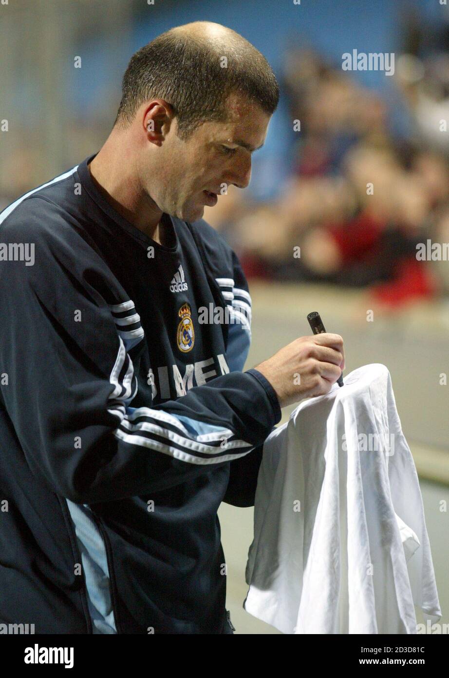 France zidane training hi-res stock photography and images - Alamy