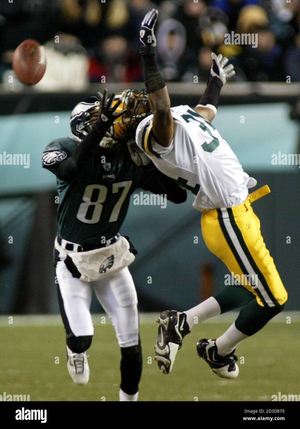 Action football battle hi-res stock photography and images - Alamy