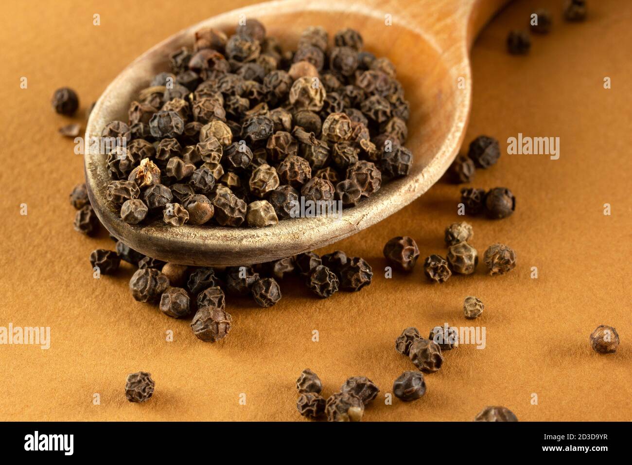 Heap of black pepper corns, dried spice pepper corn concept Stock Photo ...