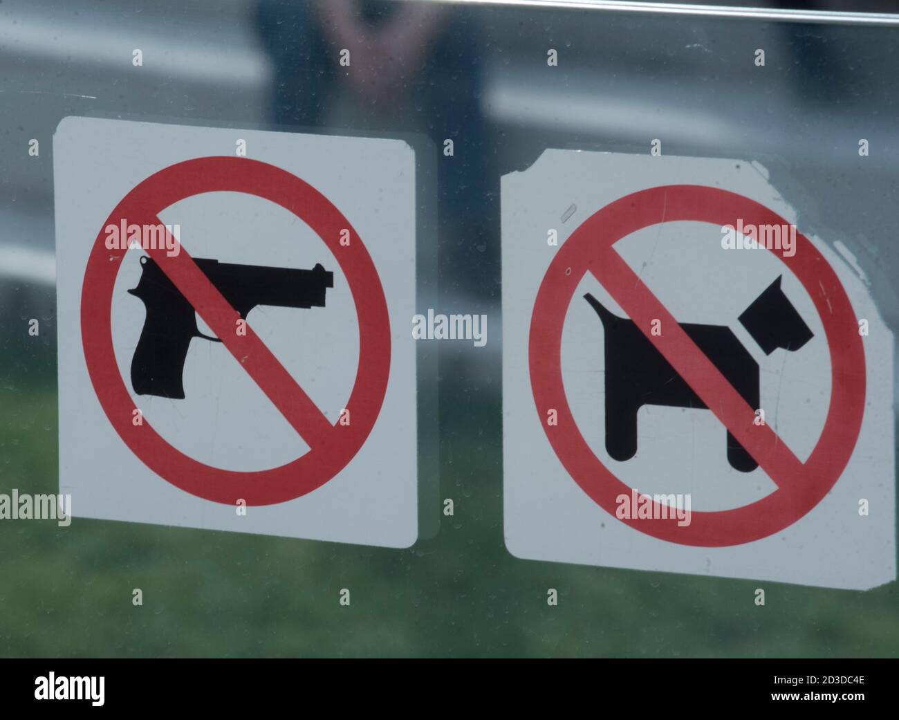 a prohibiton of firearms sign, red circle and weapon pictogram Stock ...