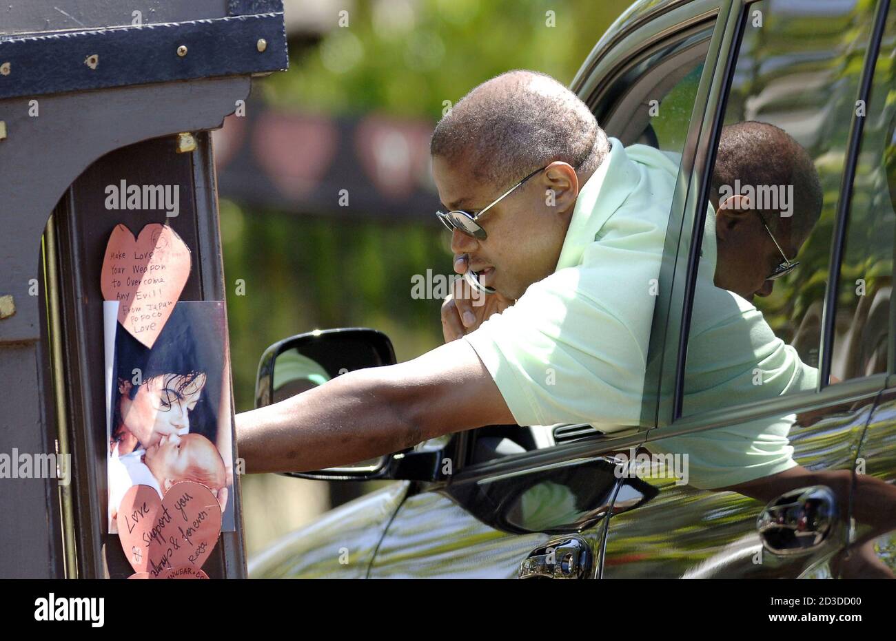 Michael jackson with security guard hi-res stock photography and images ...
