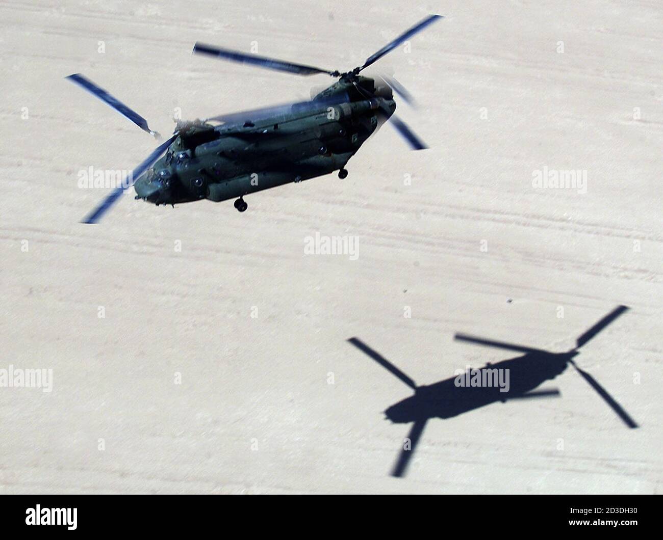 Oman chinook helicopter hi-res stock photography and images - Alamy