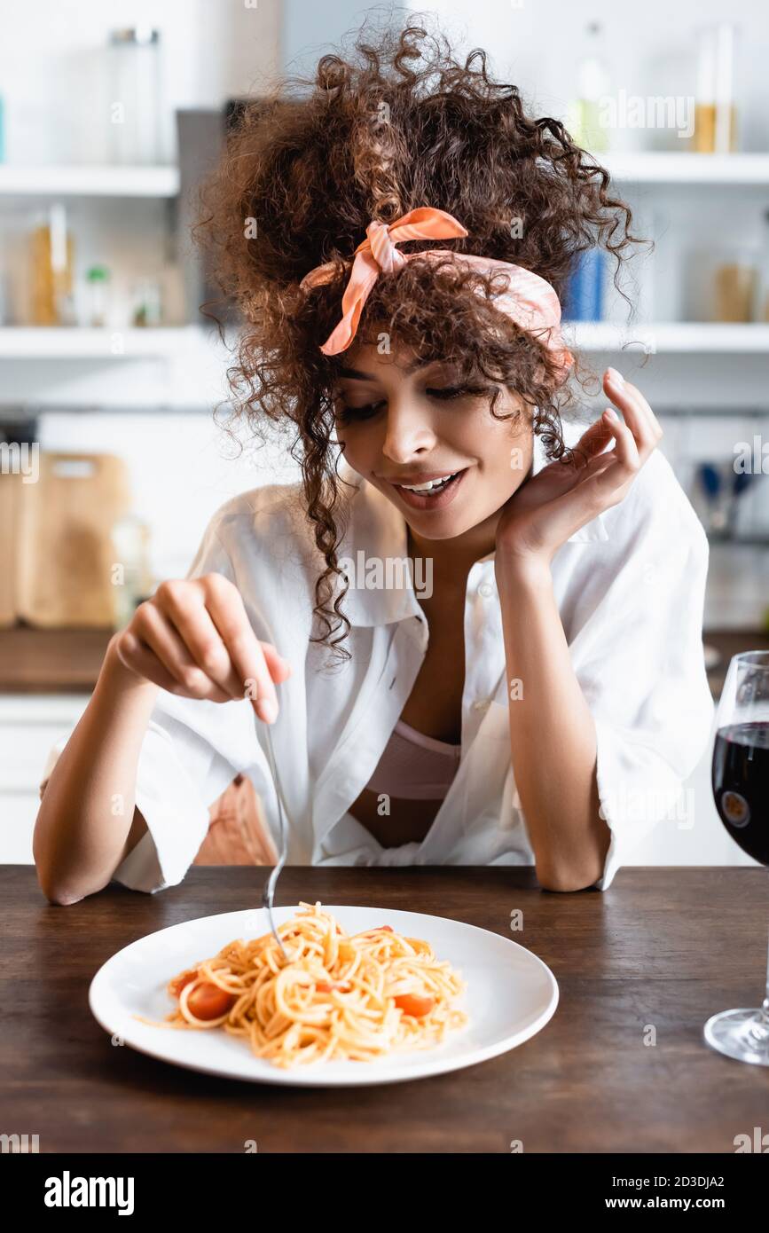 Woman holding pasta table hi-res stock photography and images - Alamy