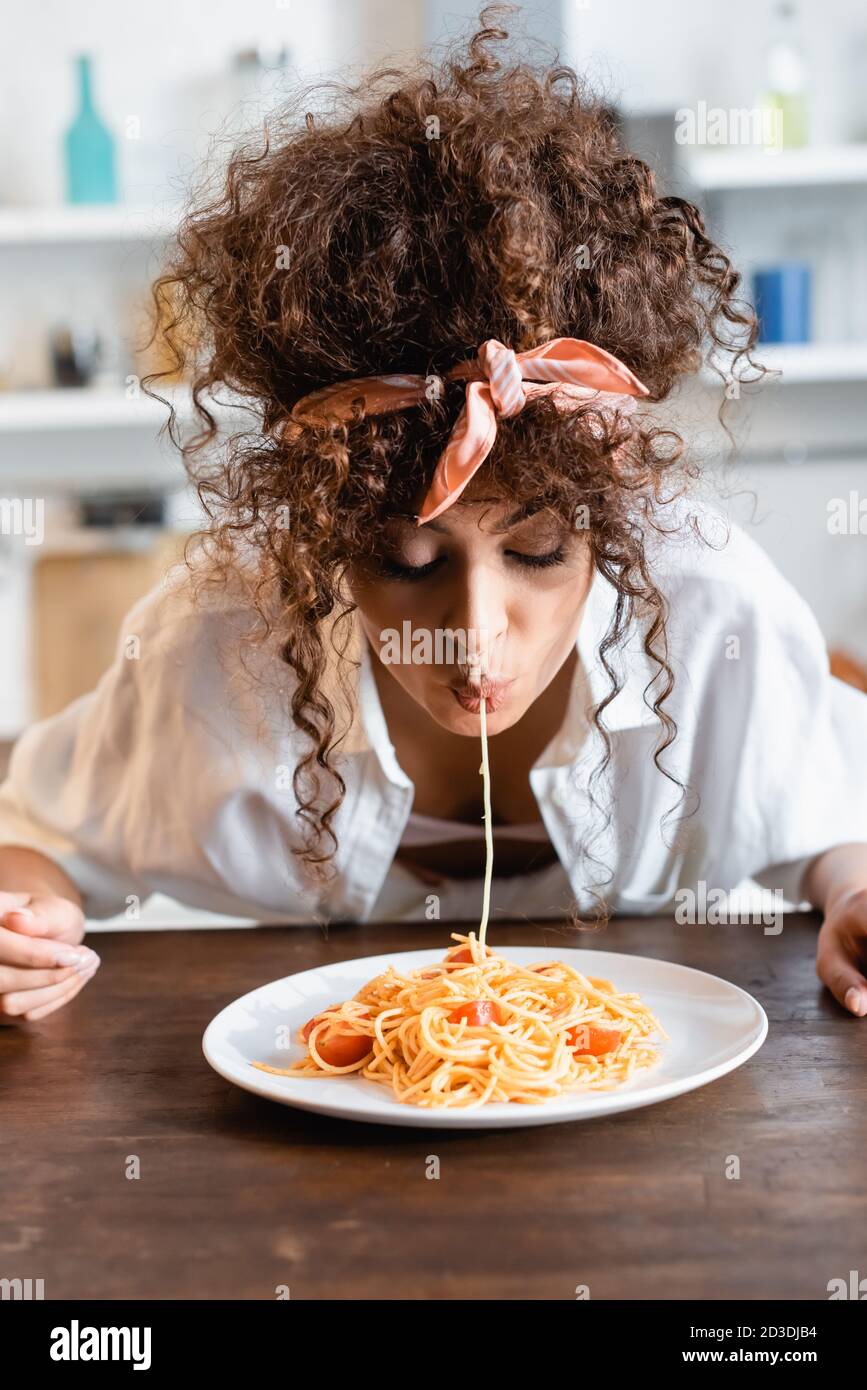 Woman spaghetti sauce hi-res stock photography and images - Alamy