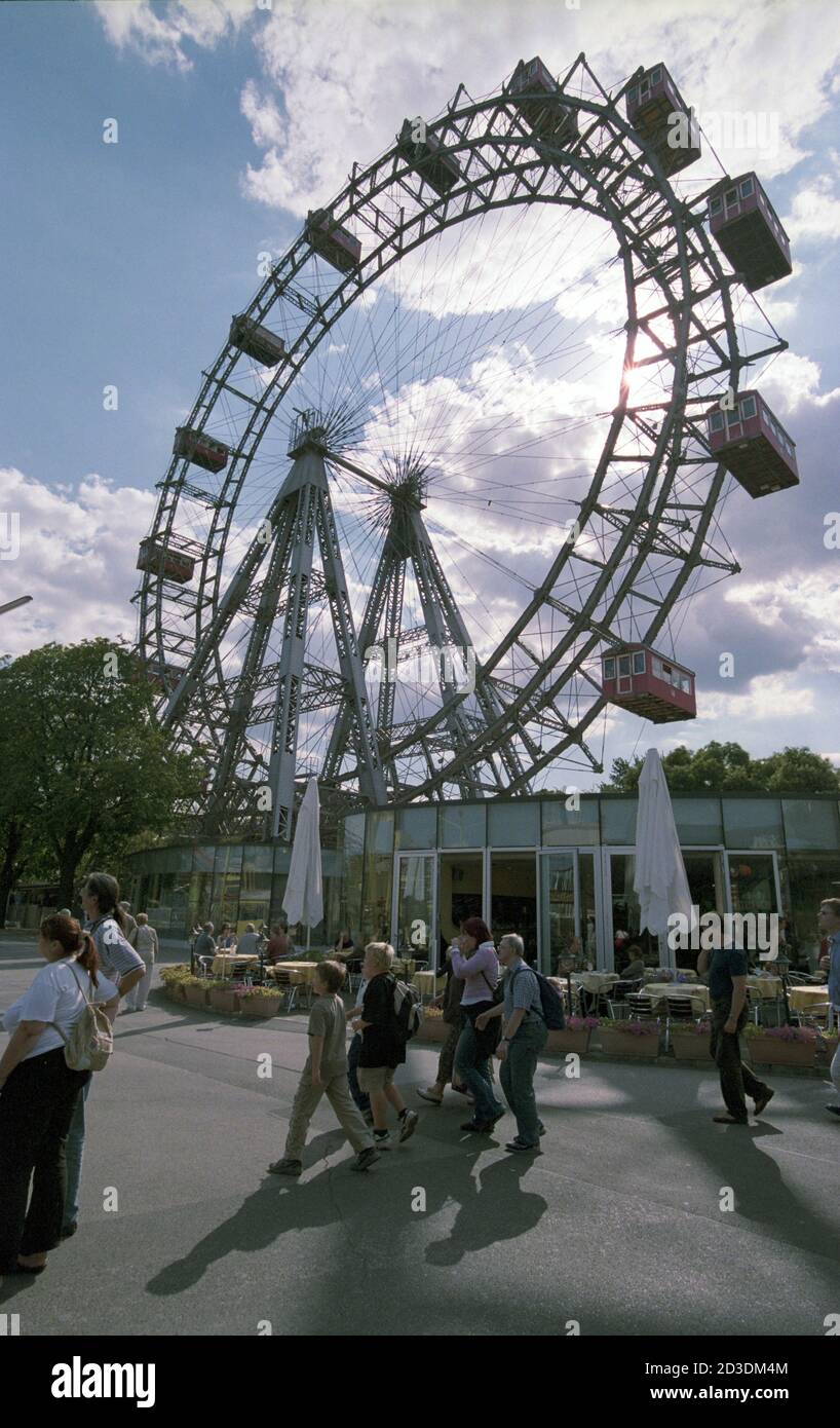 The Giant Ferris Wheel in the Prater Fun Fair Vienna Stock Photo - Alamy