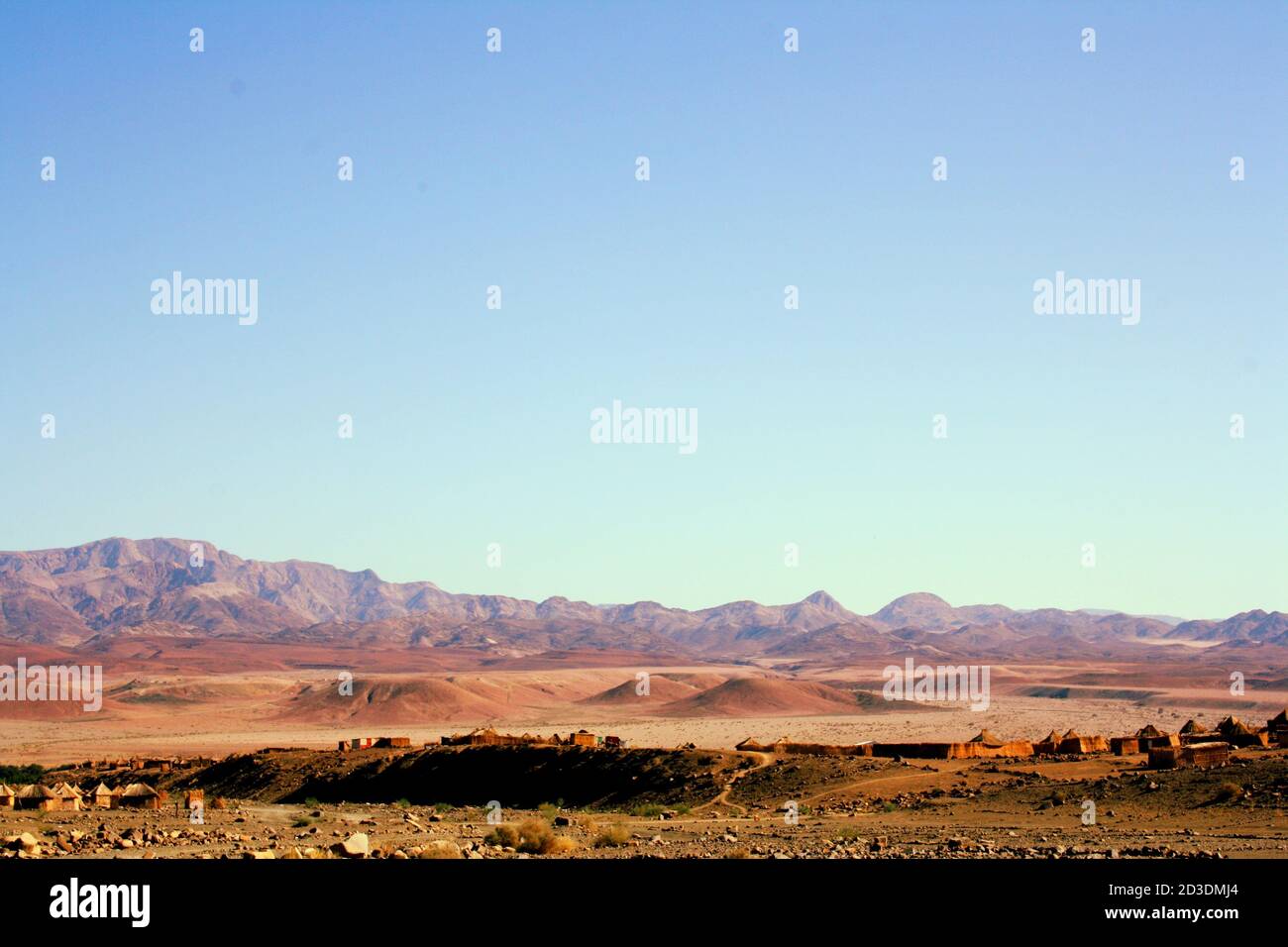 Vast desert hi-res stock photography and images - Alamy