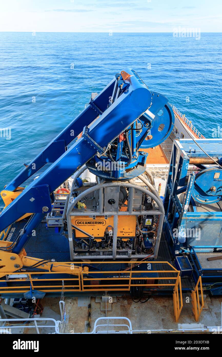 Underwater remote operated vehicles hi-res stock photography and images ...