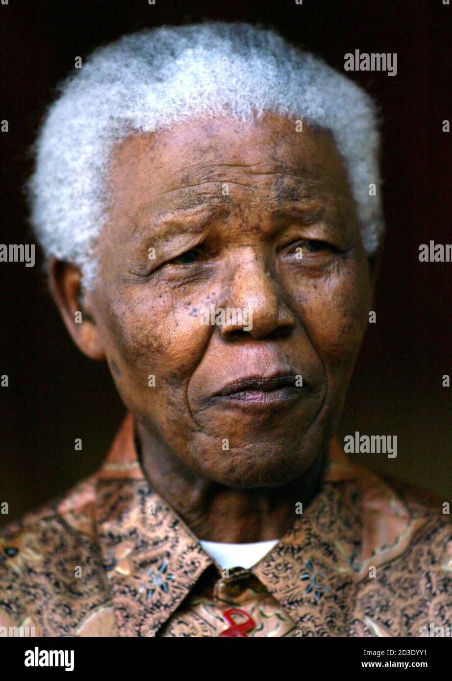 Mandela in profile hi-res stock photography and images - Alamy