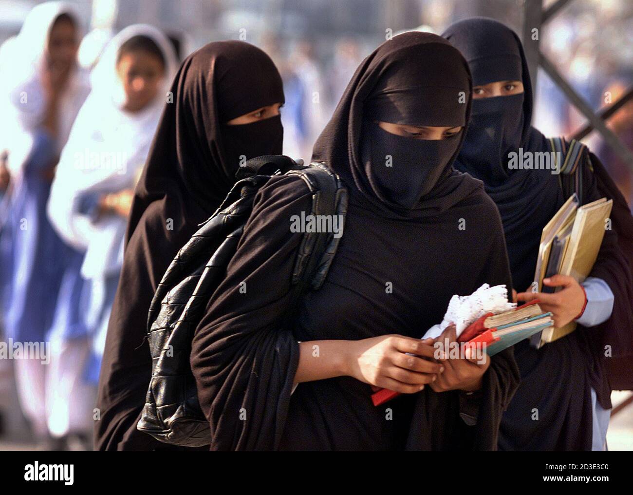 Muslim women education in pakistan hi-res stock photography and images ...