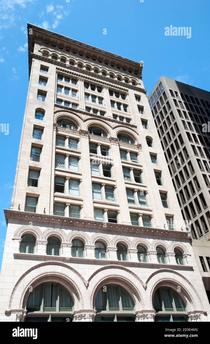 The historic old style skyscraper in Boston downtown (Massachusetts ...
