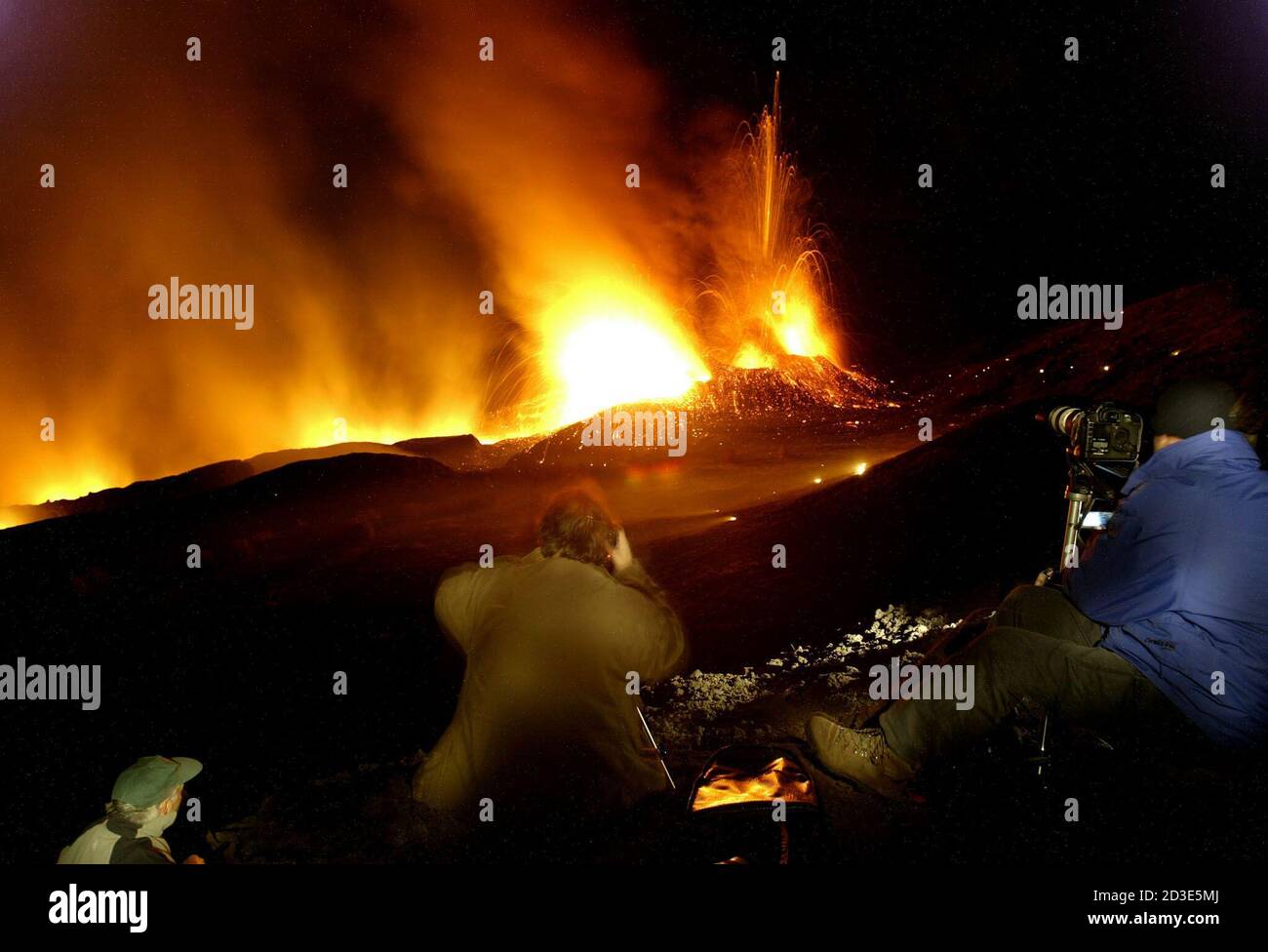 Lava falling hi-res stock photography and images - Alamy