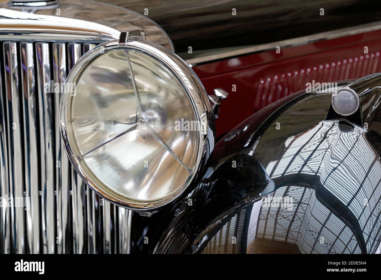 Detail of the front headlight of an old car Stock Photo - Alamy