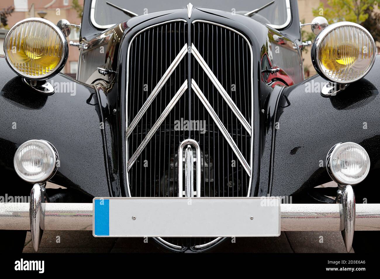 Front view of a black classic car Stock Photo - Alamy