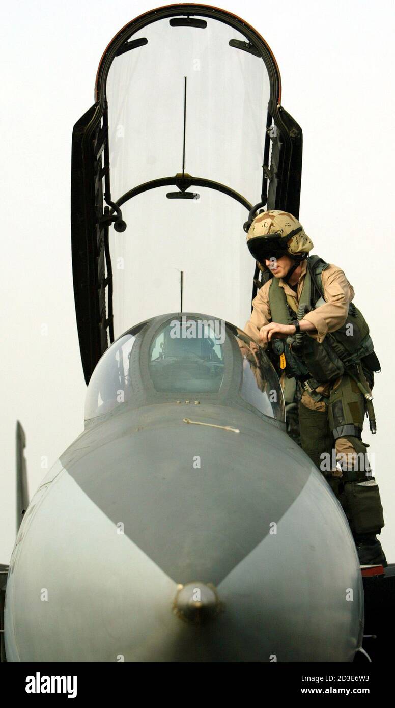 F 14 tomcat cockpit hi-res stock photography and images - Alamy