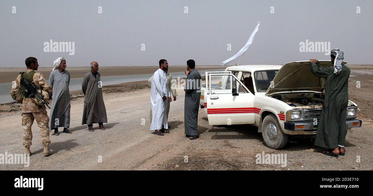 British soldiers iraq 2003 hi-res stock photography and images - Alamy