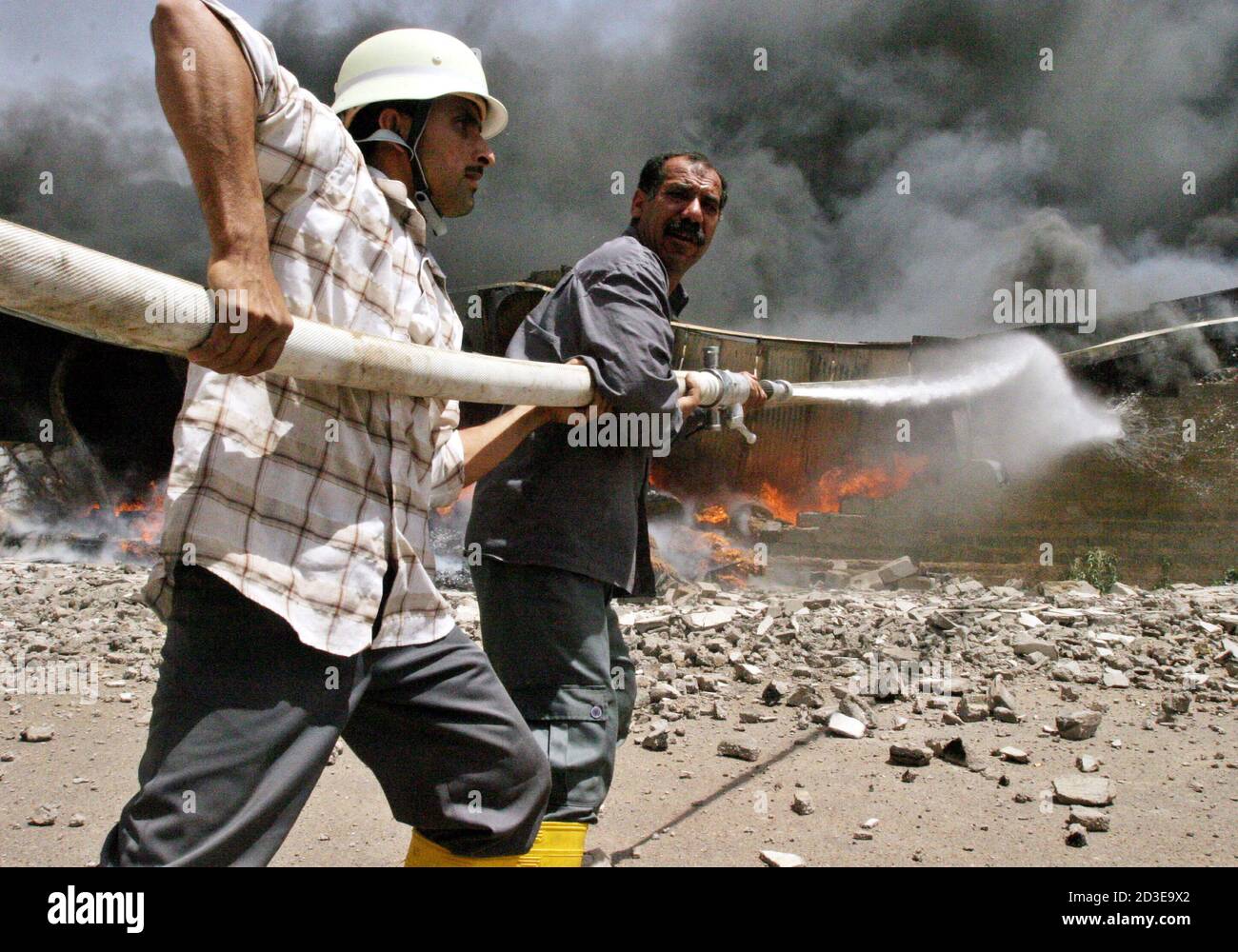Iraqi firefighters hi-res stock photography and images - Alamy