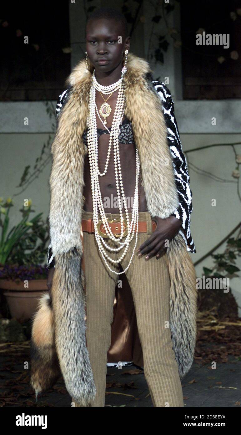 Alek wek catwalk hi-res stock photography and images - Alamy