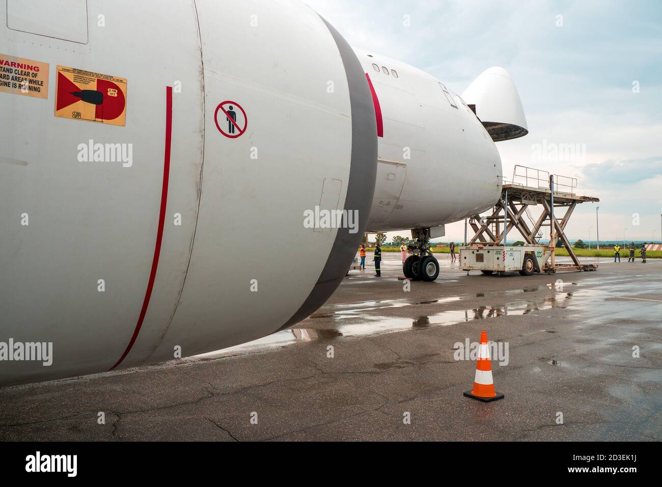 Cargo plane nose open hi-res stock photography and images - Alamy