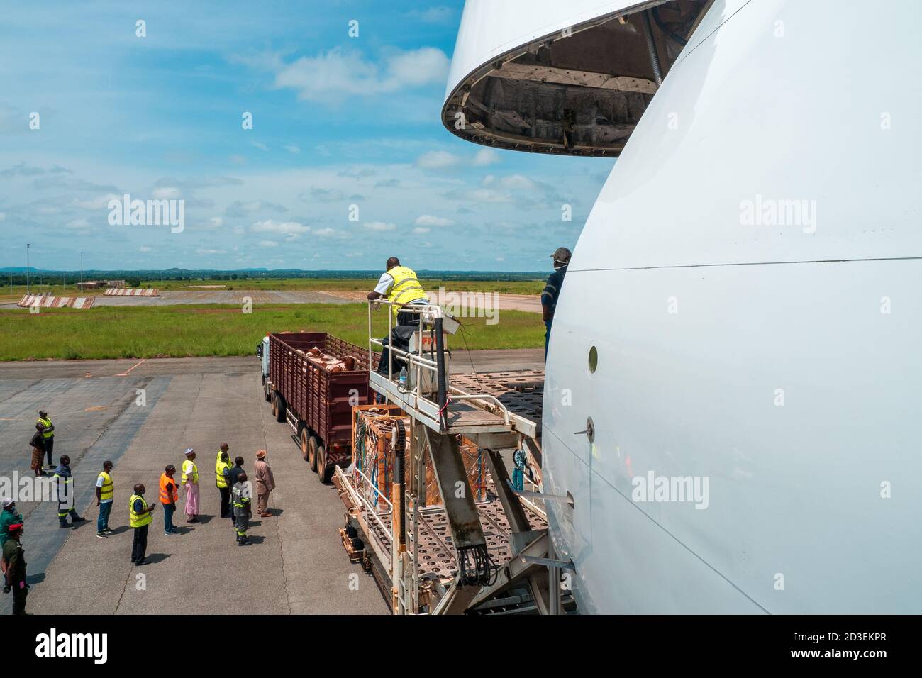 Airplane loader truck hi-res stock photography and images - Alamy