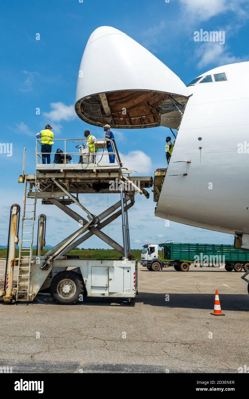 Cargo plane nose open hi-res stock photography and images - Alamy
