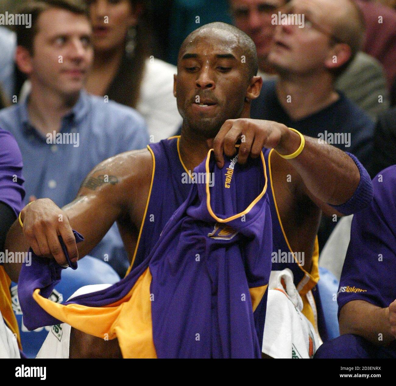 Kobe bryant uniform hi-res stock photography and images - Alamy