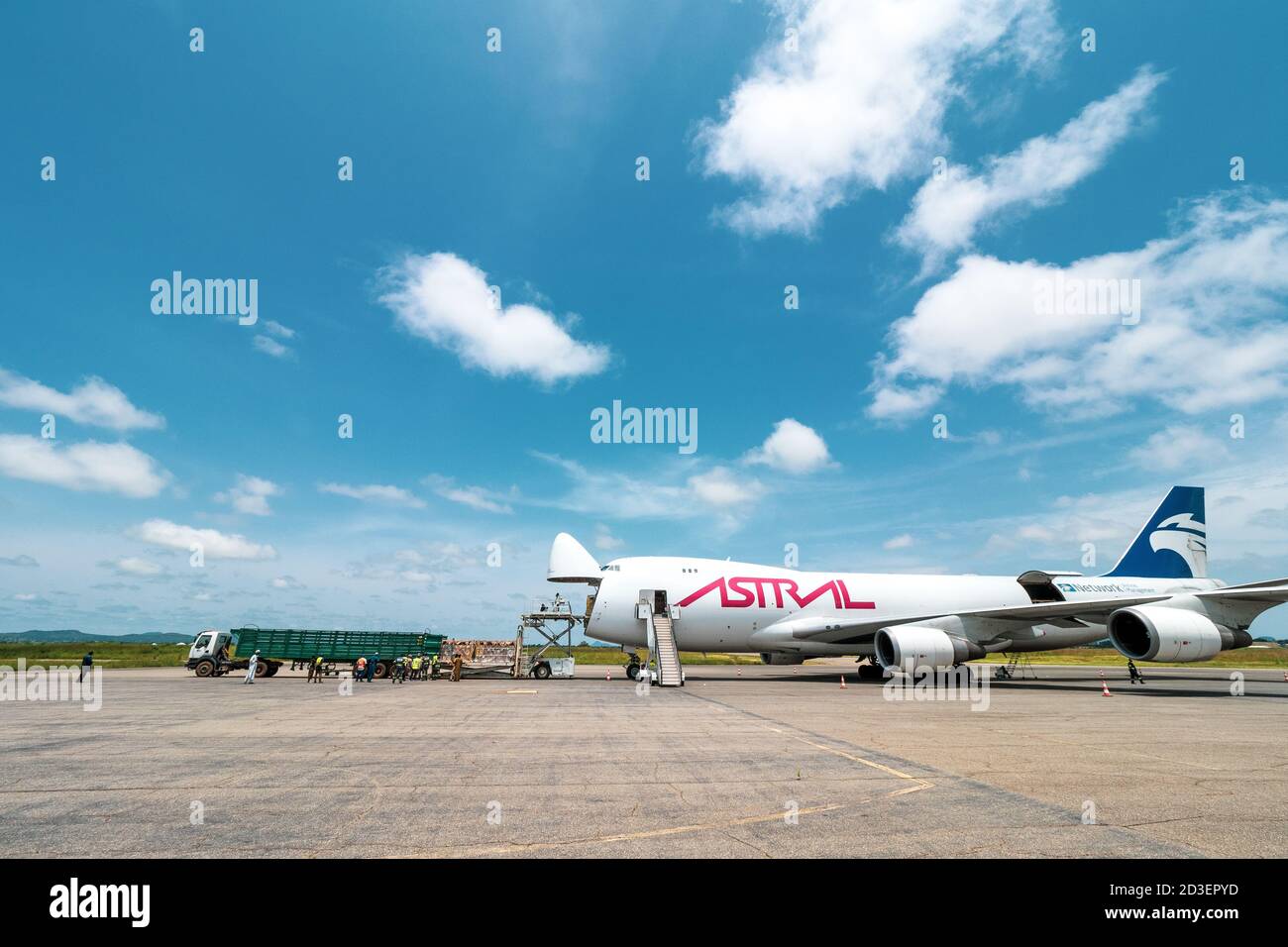 Boeing 747 cargo loading hi-res stock photography and images - Alamy