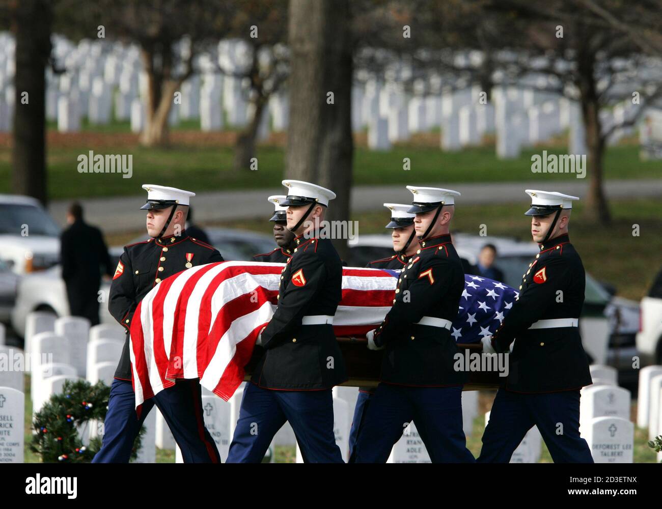 Funeral arlington national cemetery marine hi-res stock photography and ...