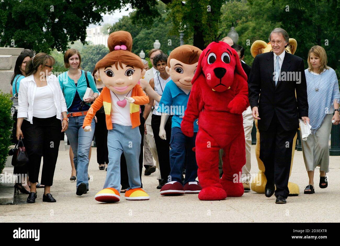 Clifford The Big Red Dog High Resolution Stock Photography and Images ...