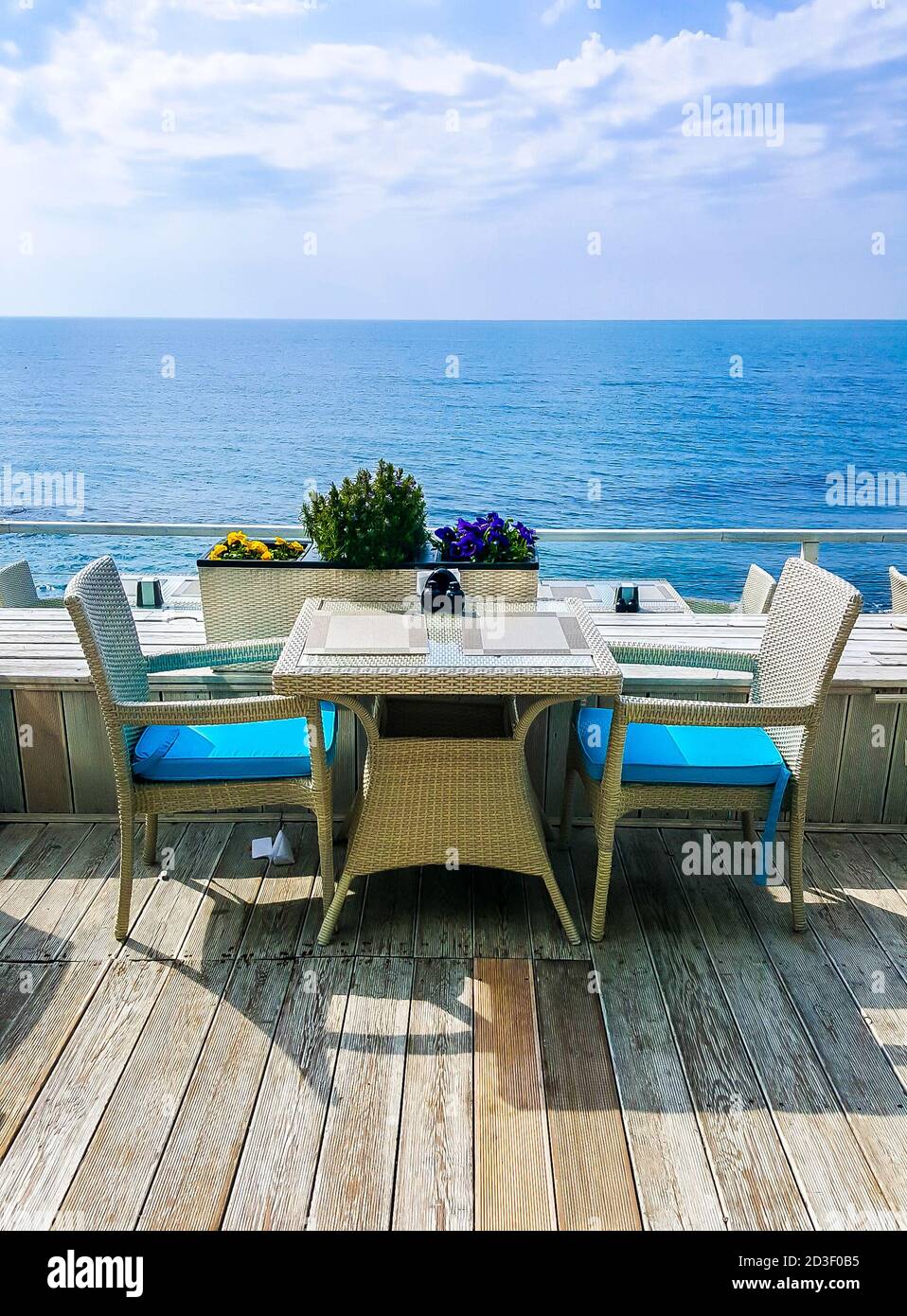 The sea cafe hi-res stock photography and images - Alamy