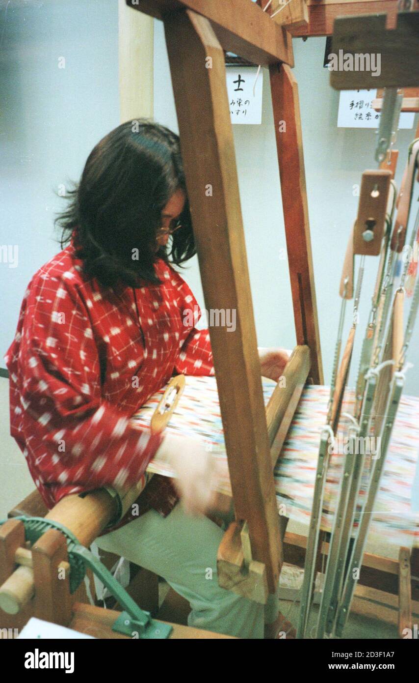 Weaving japanese silk hi-res stock photography and images - Alamy