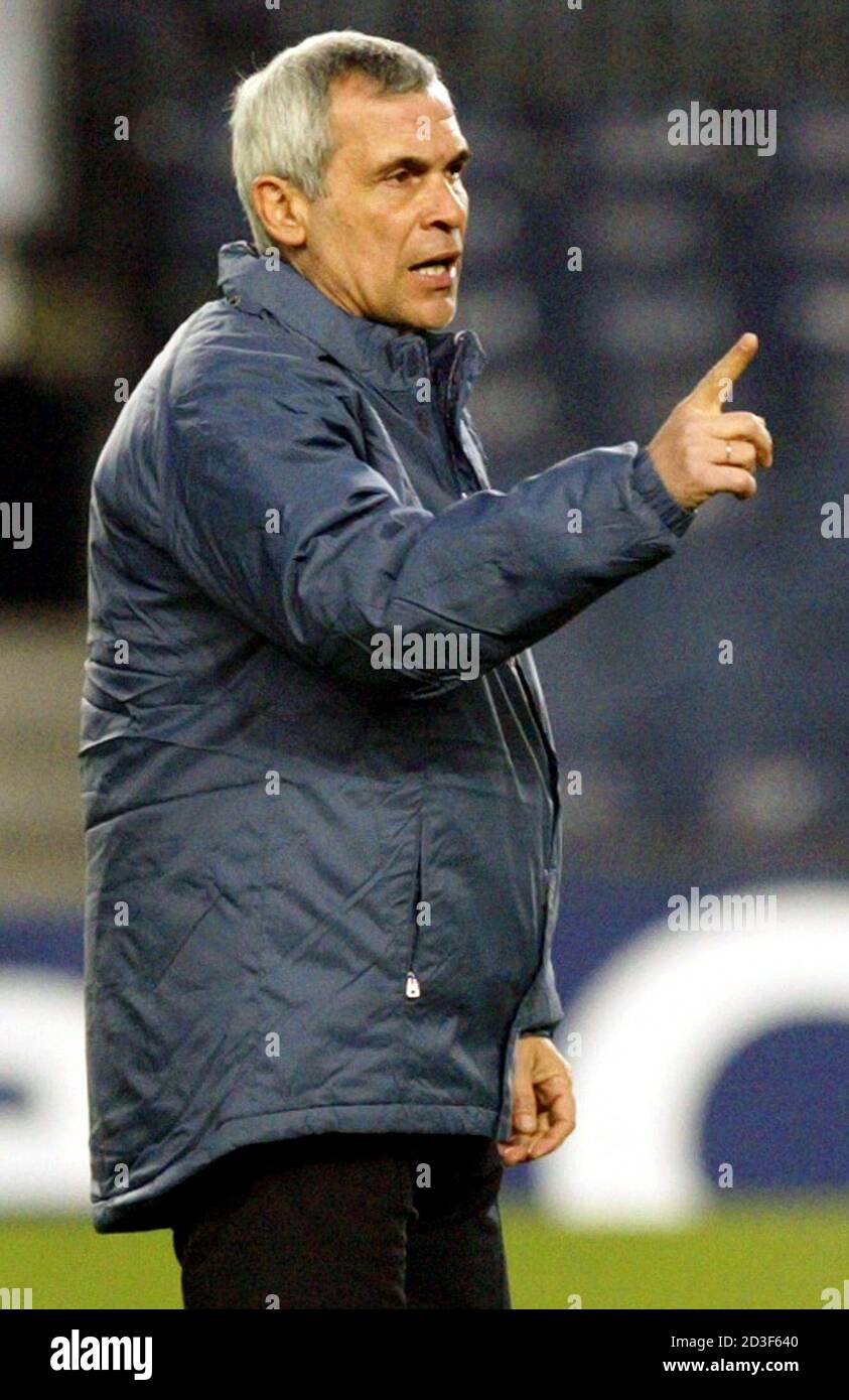 Inter milans coach hector cuper hi-res stock photography and images - Alamy