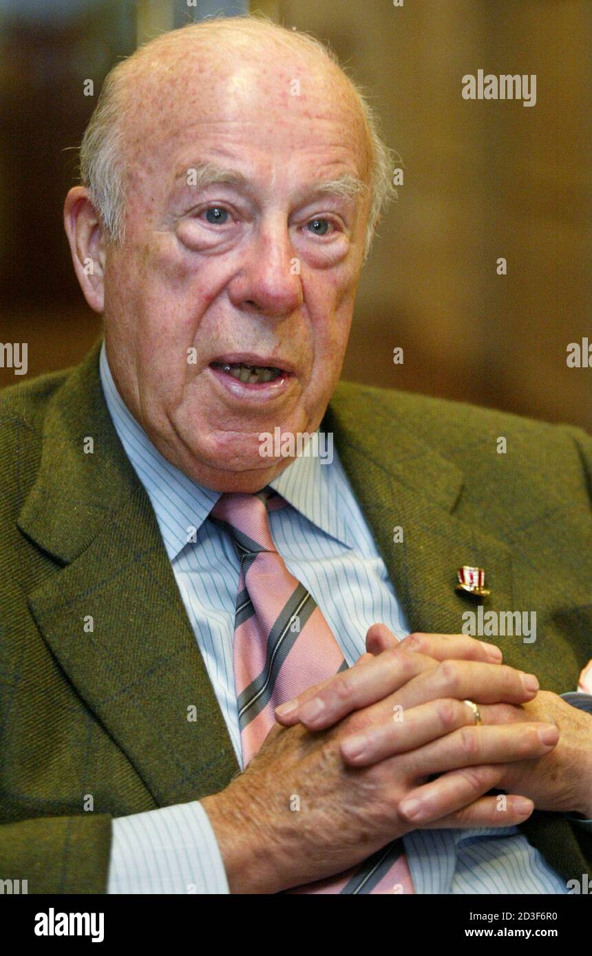 Office adminstration hi-res stock photography and images - Alamy