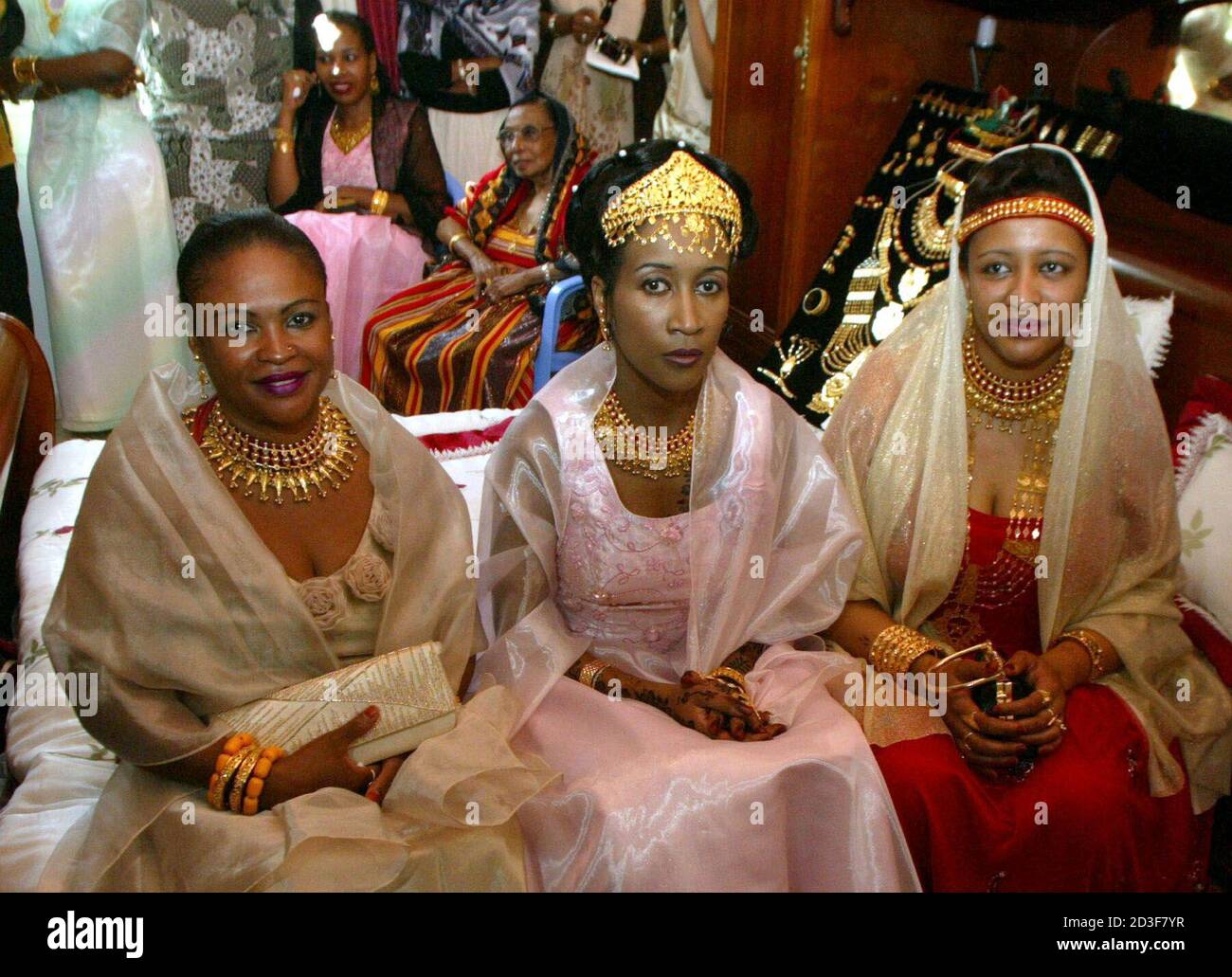 Gold equivalent hi-res stock photography and images - Alamy