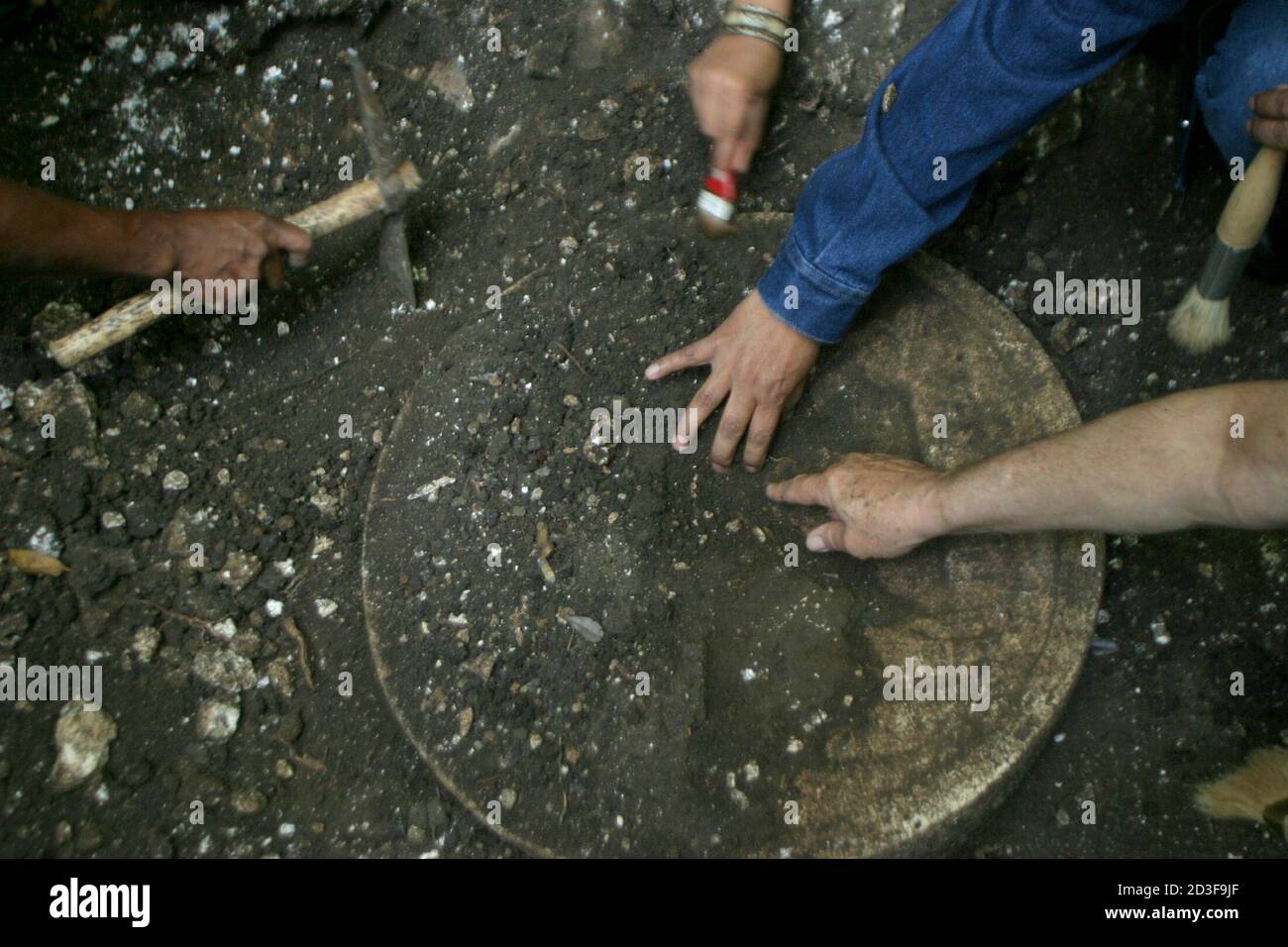 Ritual disk hi-res stock photography and images - Alamy