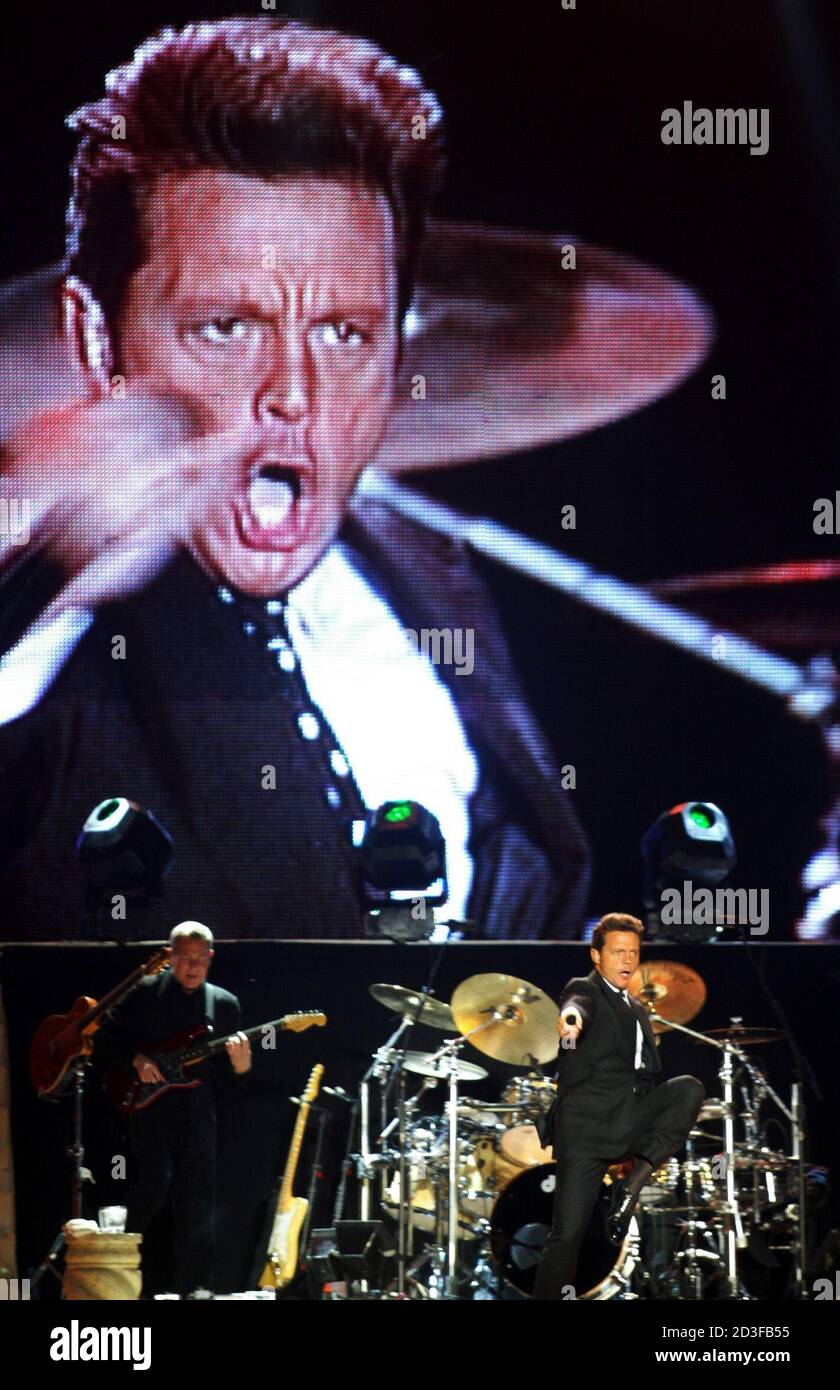Luis Miguel Singer High Resolution Stock Photography and Images - Alamy