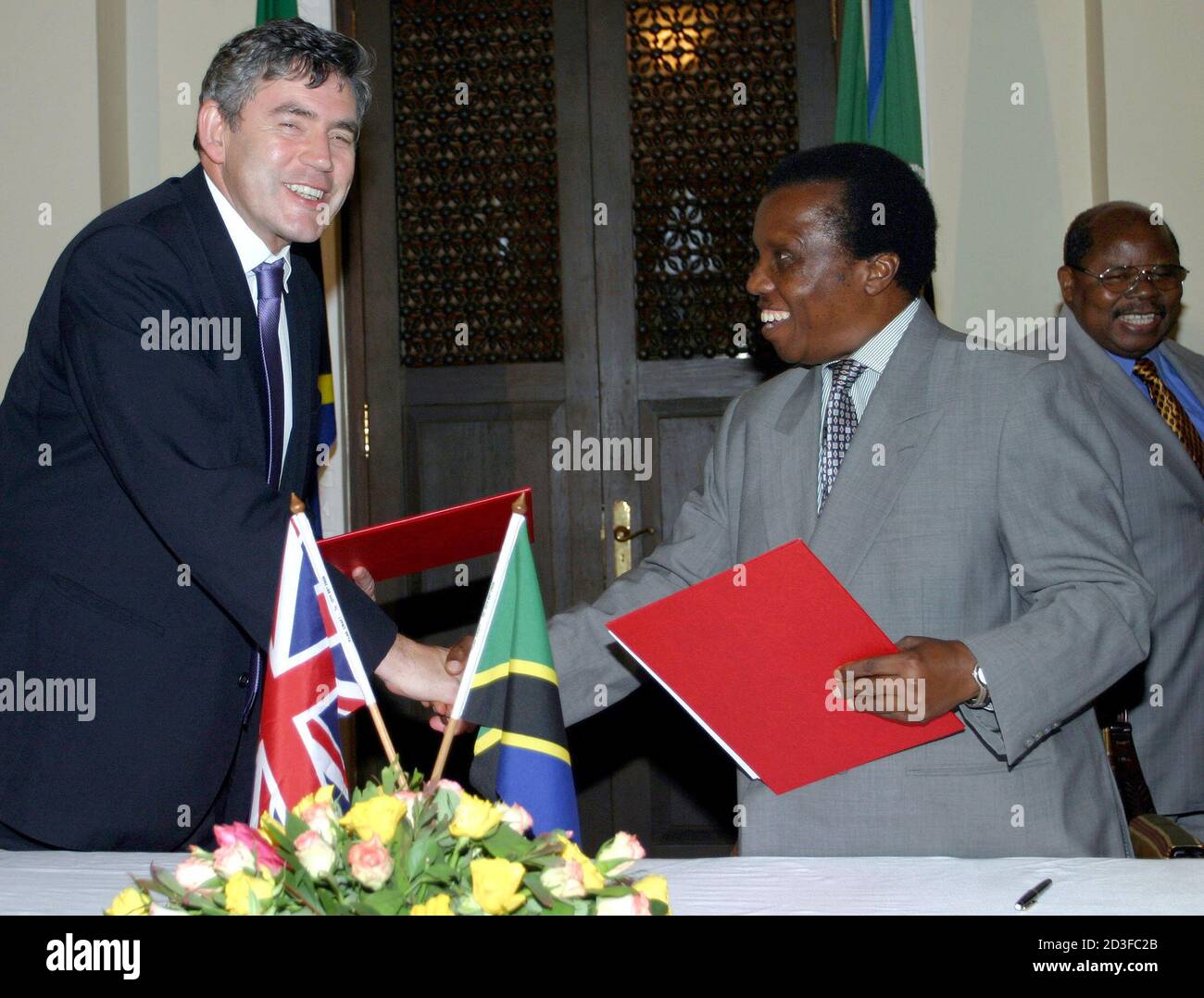 President benjamin mkapa of tanzania hi-res stock photography and ...