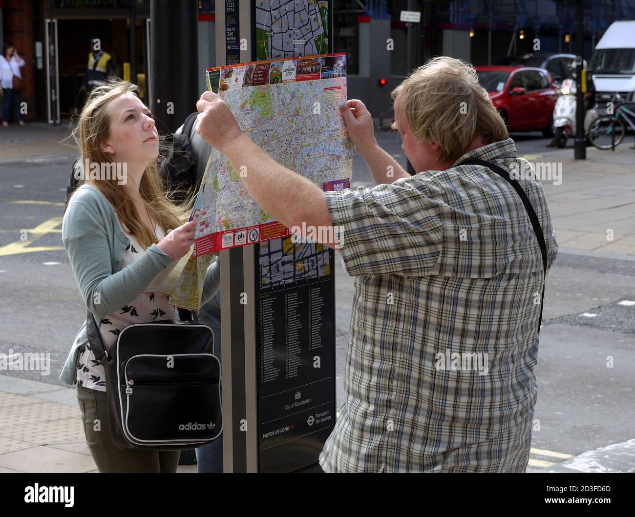 Tourist in London map reading Stock Photo - Alamy