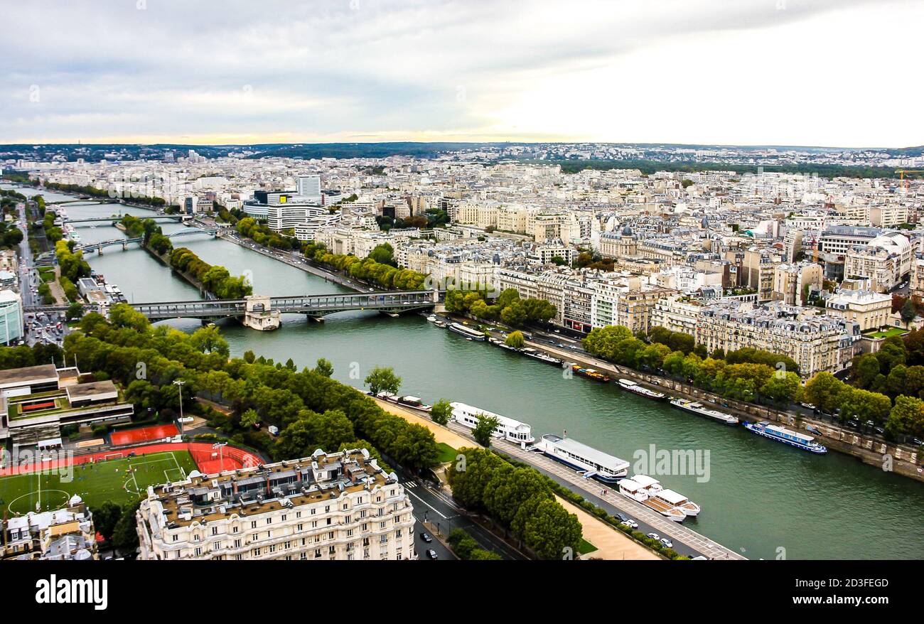 Paris eiffel tower aerial view river hi-res stock photography and ...