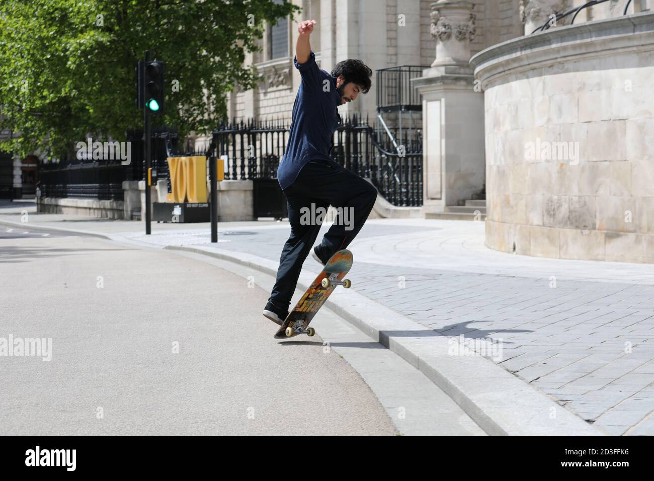 Empty london streets hi-res stock photography and images - Alamy
