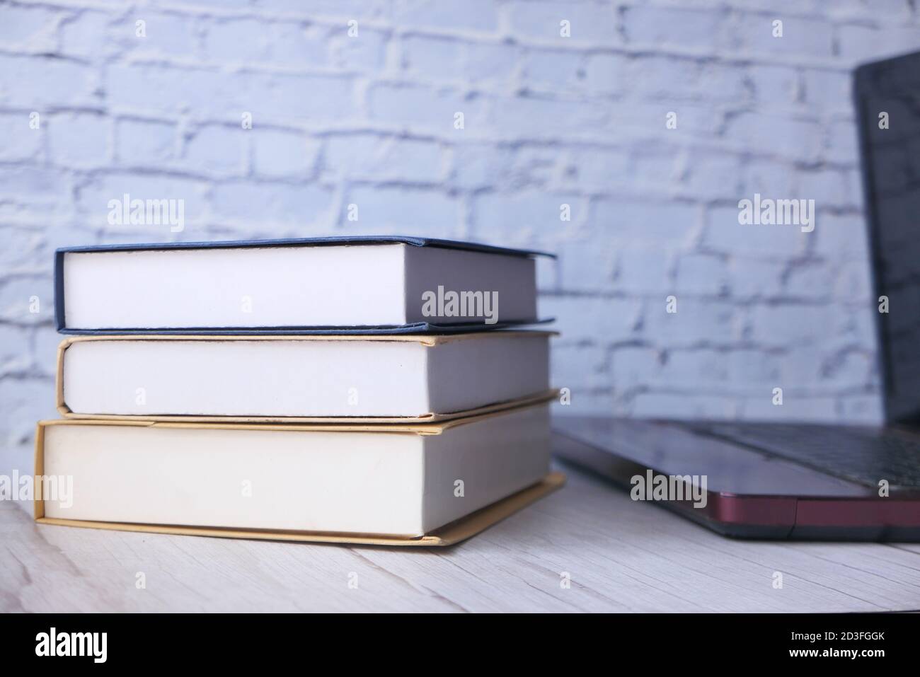 School laptop class hi-res stock photography and images - Alamy