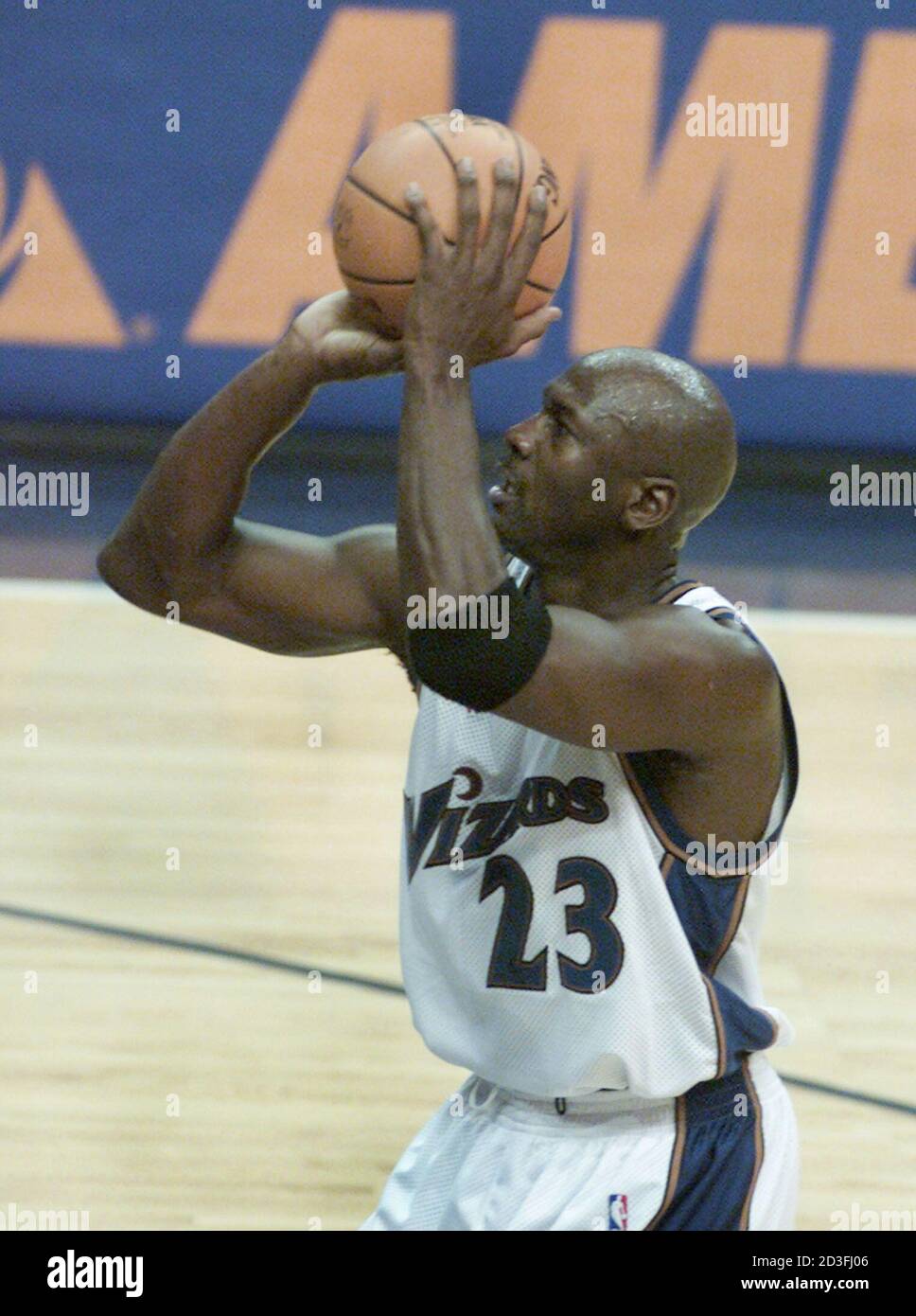 Michael jordan basketball chicago hi-res stock photography and images ...