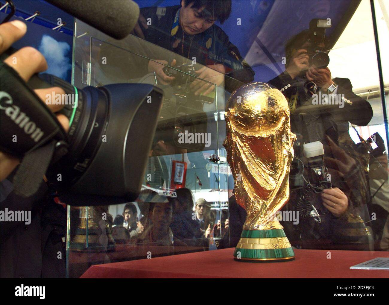 Fifa world cup 2002 trophy hi-res stock photography and images - Alamy