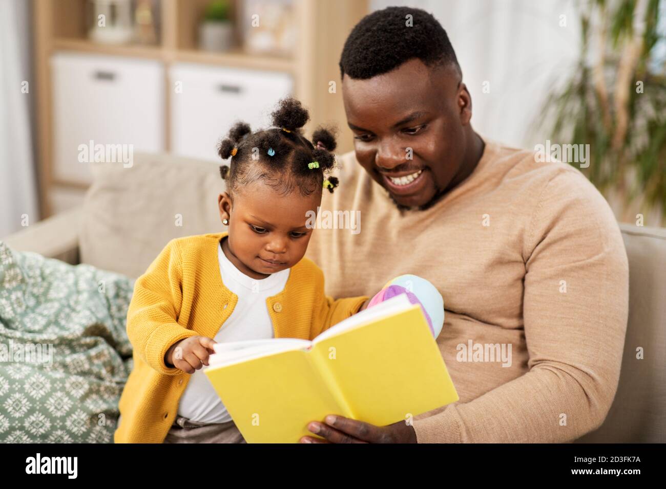 Father reading to baby hi-res stock photography and images - Alamy