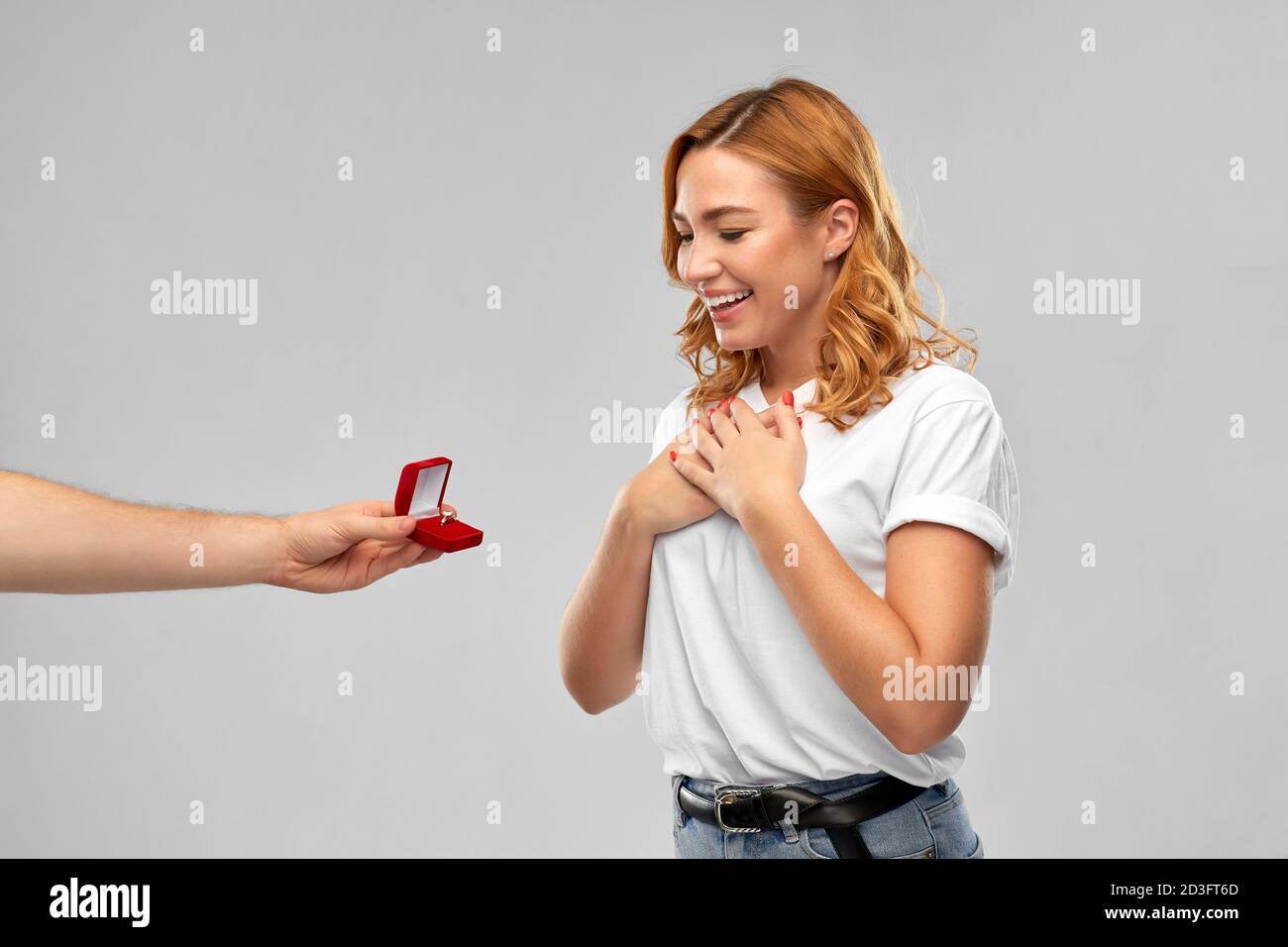 man giving woman engagement ring on valentines day Stock Photo - Alamy