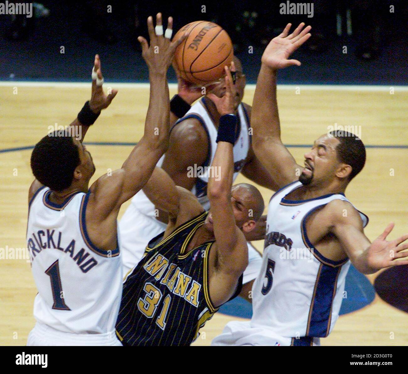 Reggie miller foul hi-res stock photography and images - Alamy