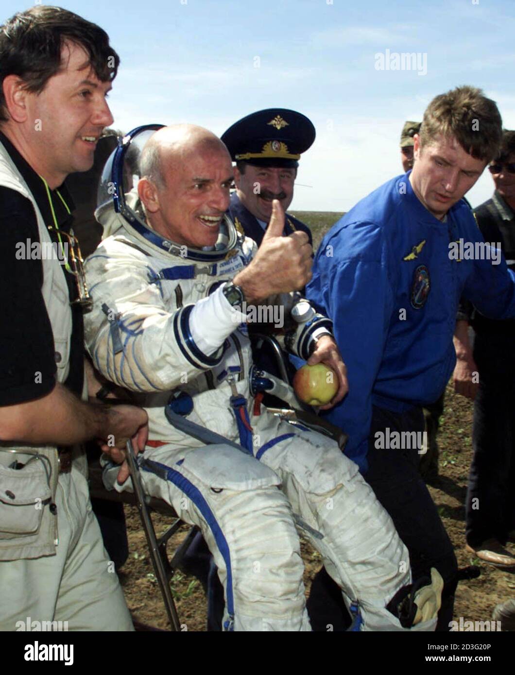 Dennis tito space hi-res stock photography and images - Alamy