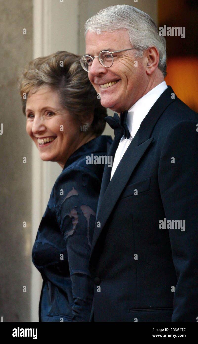 Former prime minister john major and his wife hi-res stock photography ...