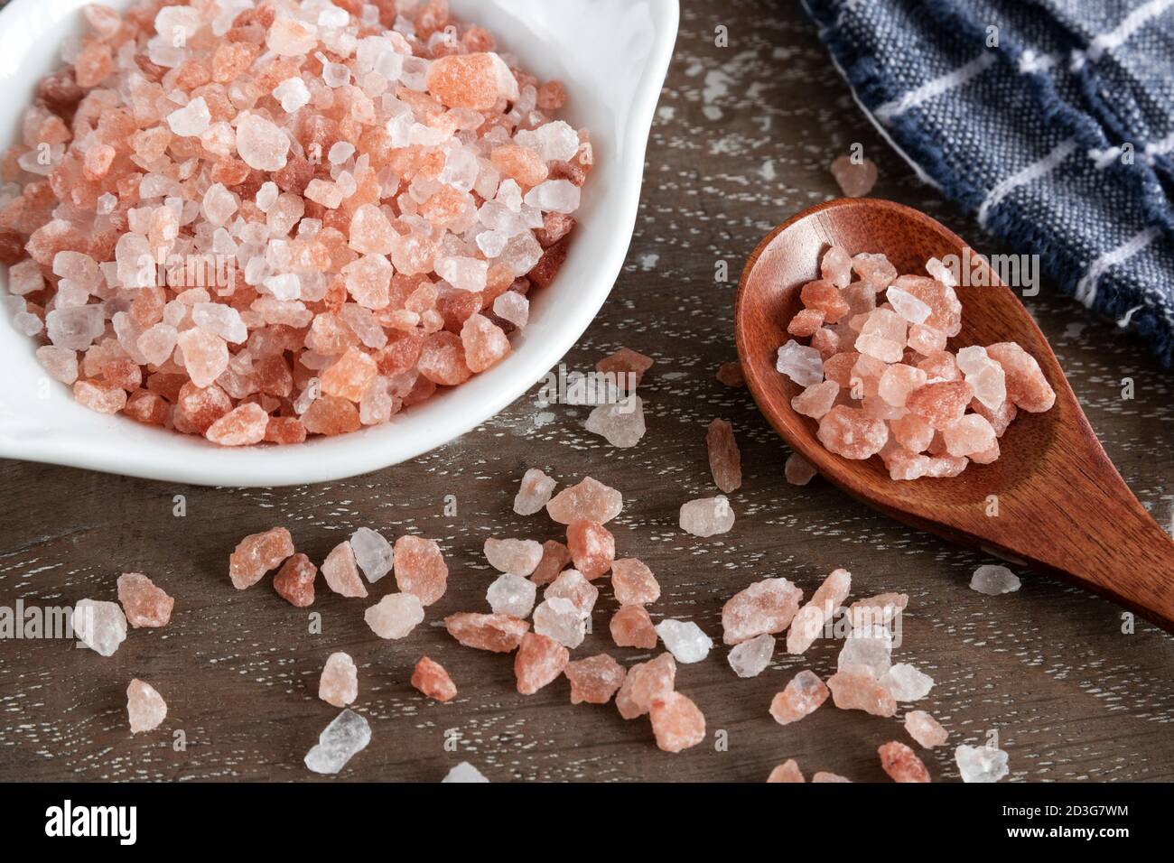 Pink himalayan salt on rustic background Stock Photo - Alamy